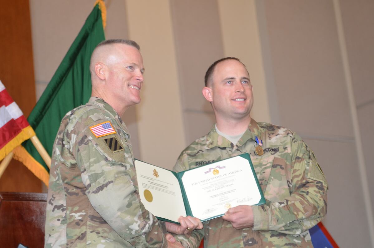 CID agent receives Soldier's Medal for rescuing man from burning vehicle