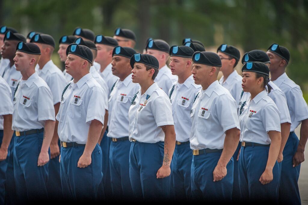 18 women graduate from the Army's first gender-integrated infantry ...