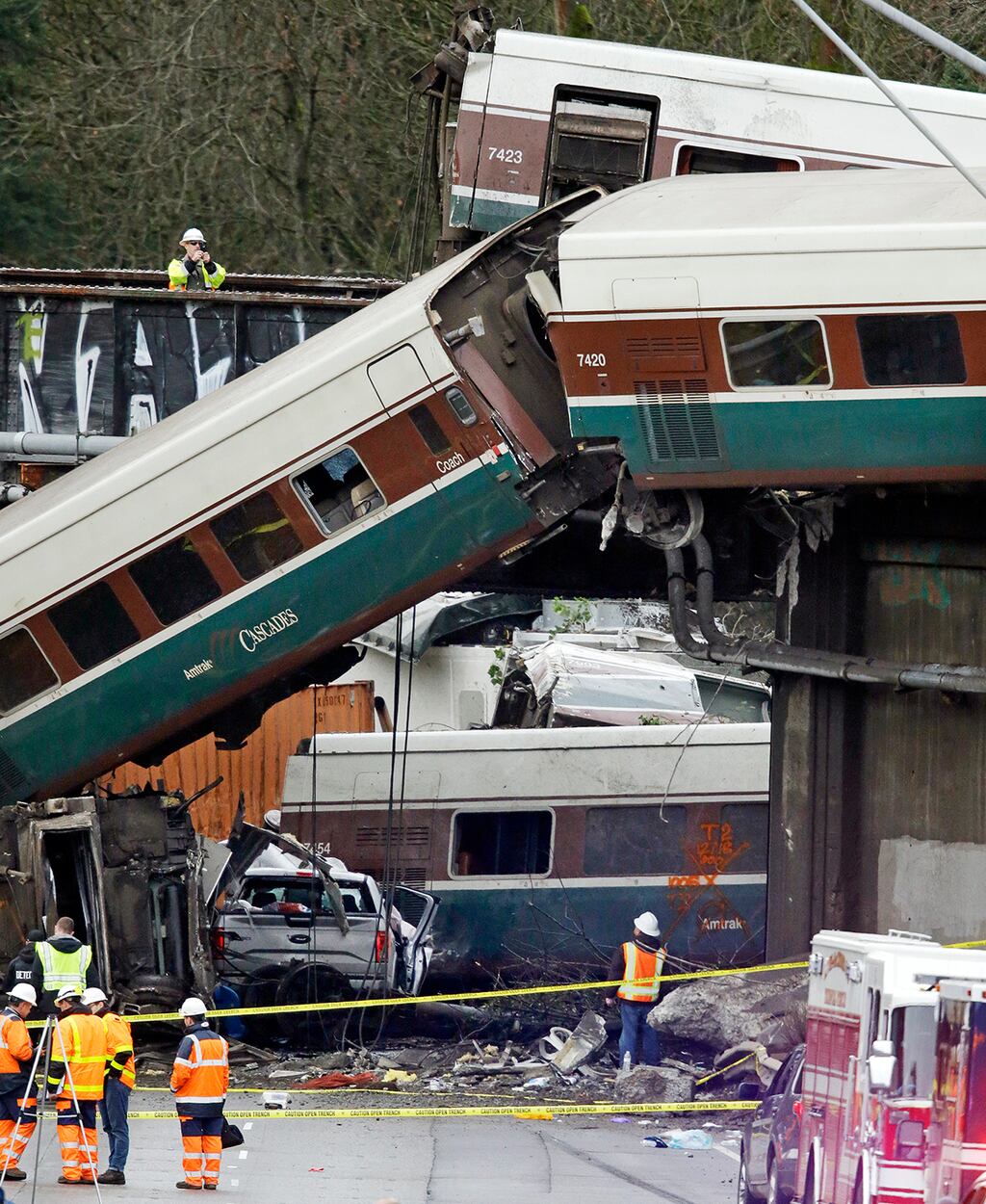 Service members first on scene of deadly Amtrak train wreck