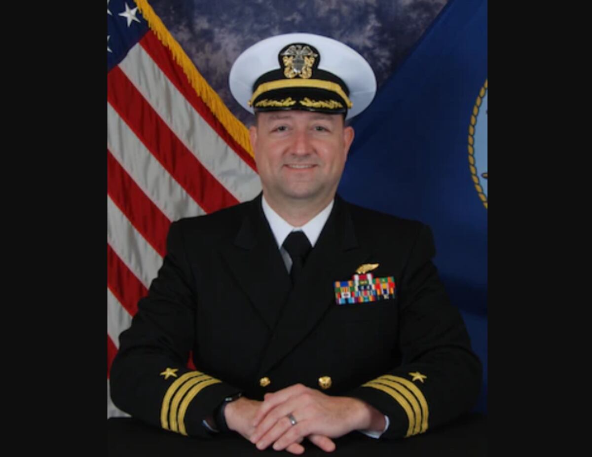 Navy relieves commander of deployed Growler squadron