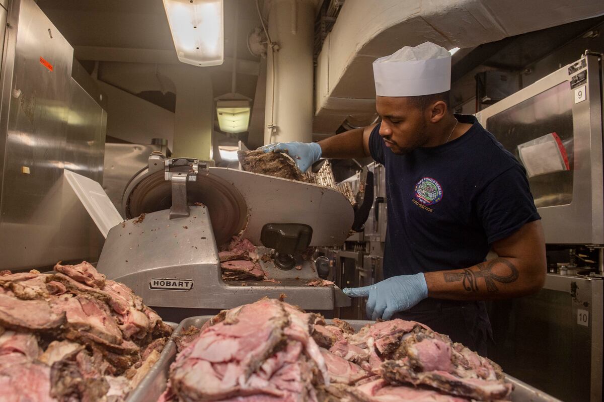 Navy dishes out awards for best culinary crews across the service