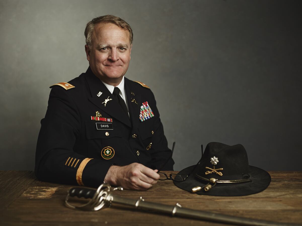 Outspoken officer retires, trains sights on politics