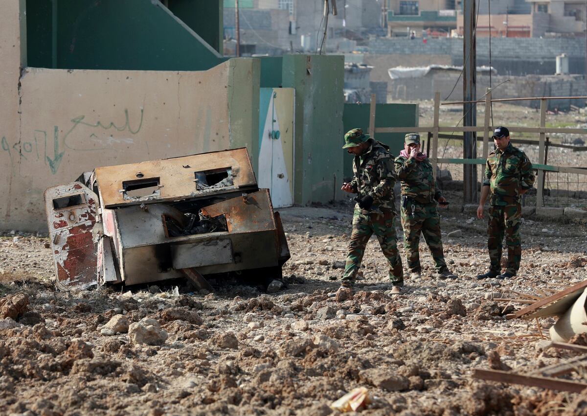 Battling ISIS, Iraq troops reach bank of Tigris River in Mosul