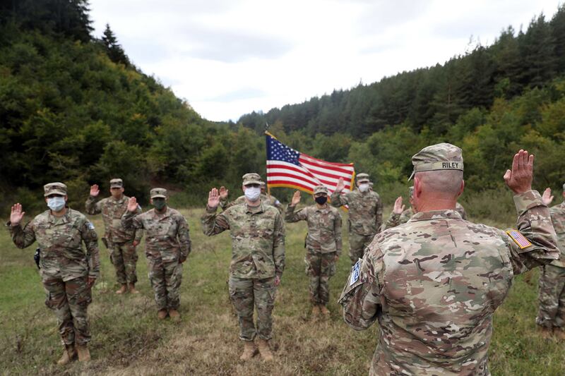 Army doubles down on retention for fiscal 2023 amid recruiting woes