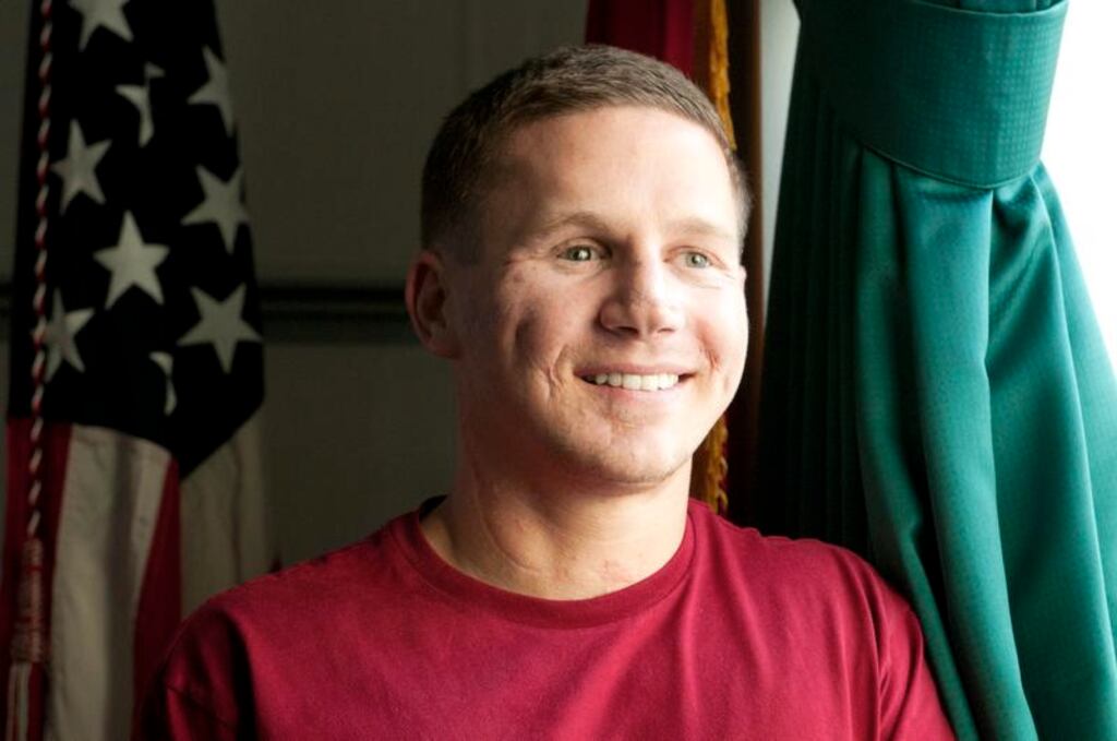 Medal of Honor recipient receives standing ovation at college graduation