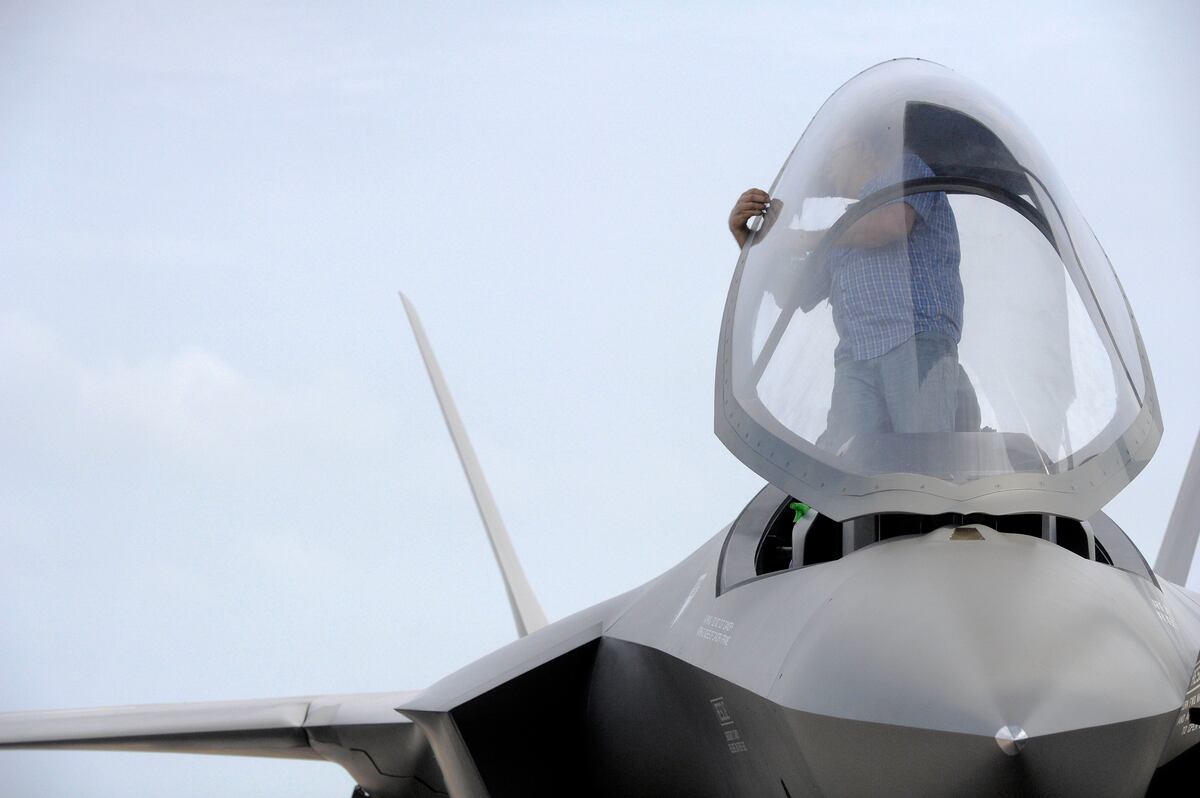 F-35 Lightning II completes first in-flight 25mm gun test