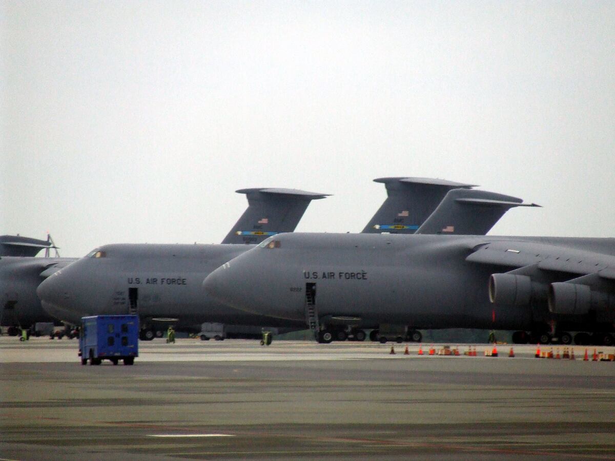 Boeing gets airborne communications contract
