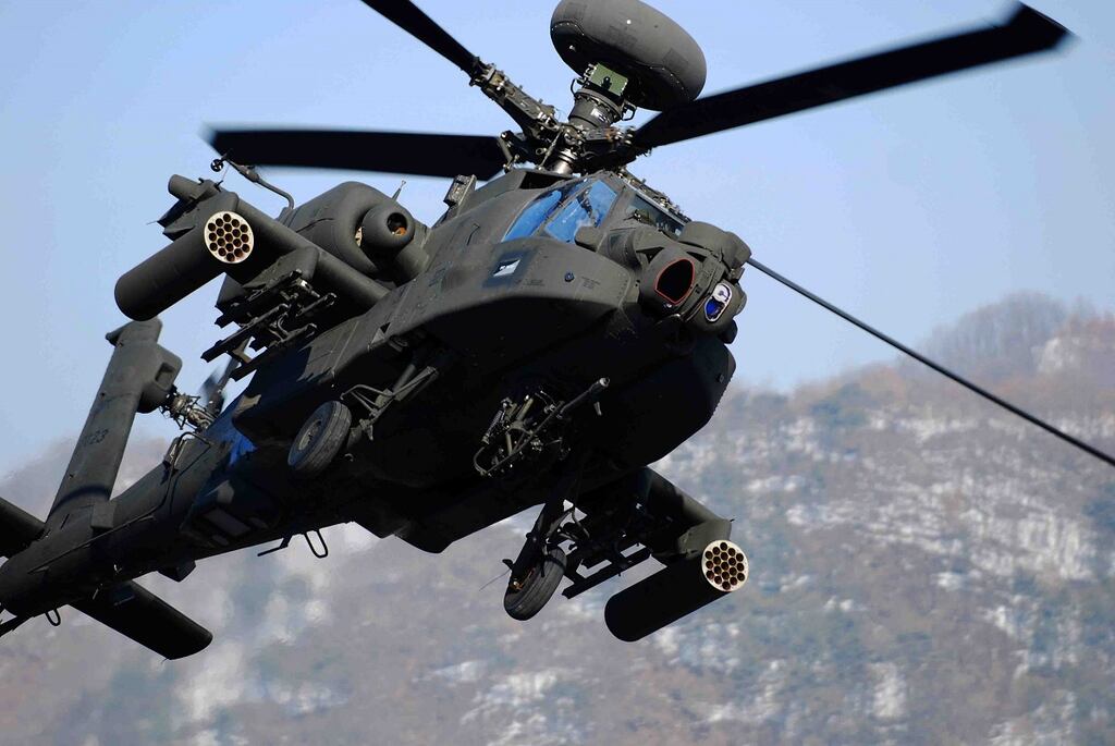 Army identifies 2 soldiers killed in Apache crash