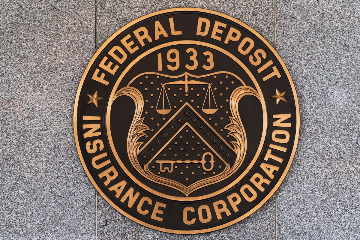 FDIC will call federal employees back to offices in January