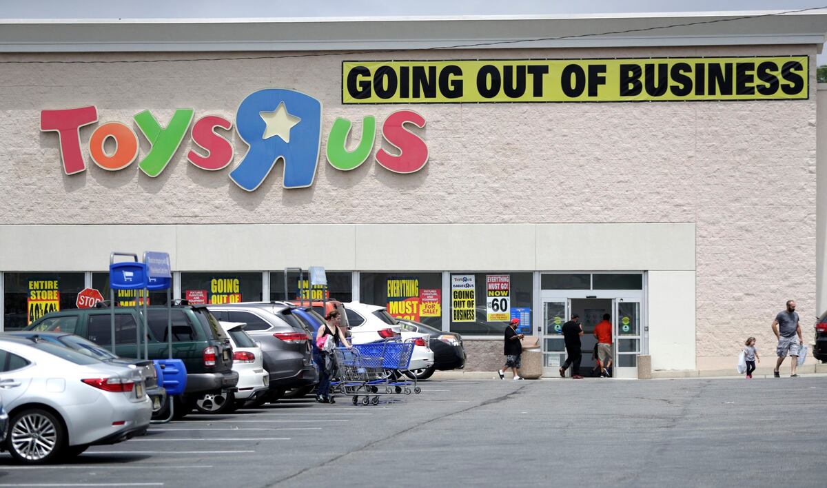 The Hedge Funds That Killed Toys 'R' Us