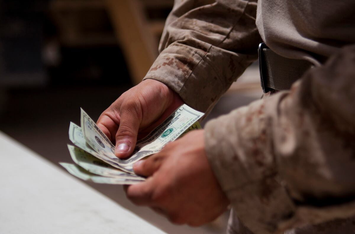 Research finds veterans earn more than non-veterans