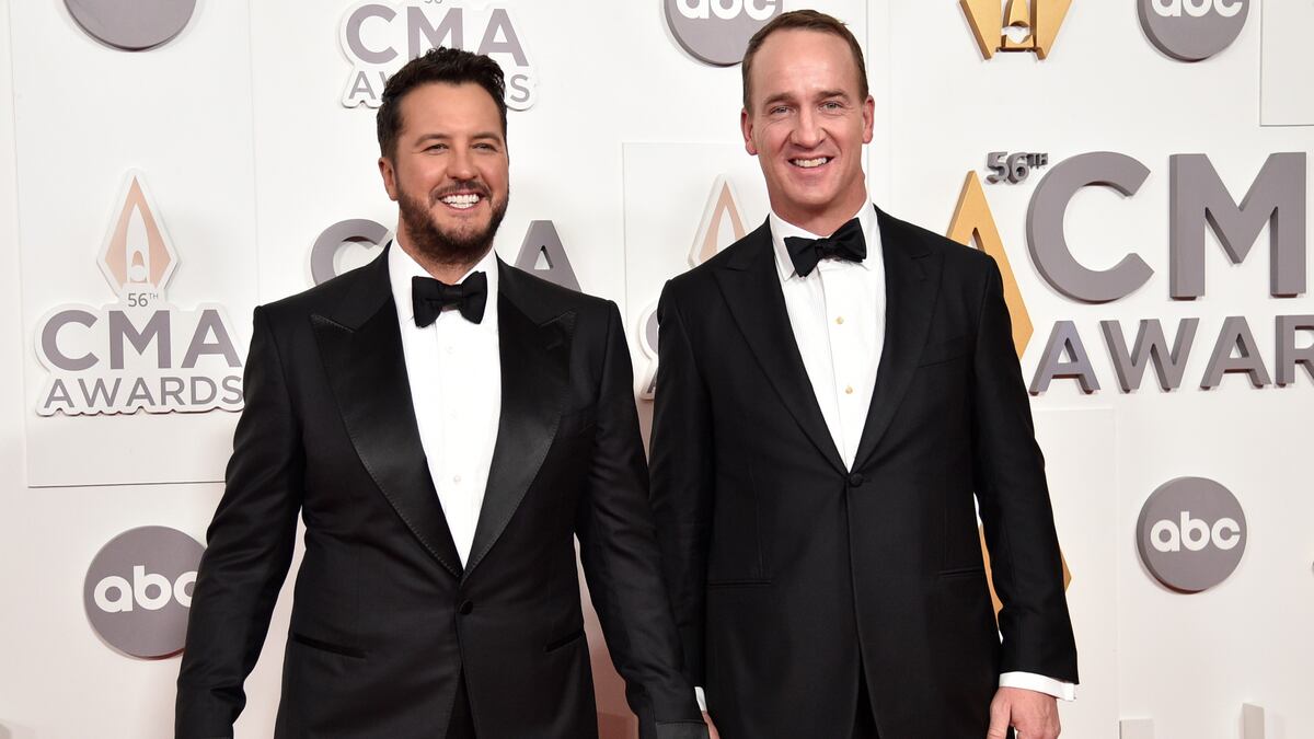 CMA Awards Will Pay Tribute to Jimmy Buffett During a Show Hosted by ...