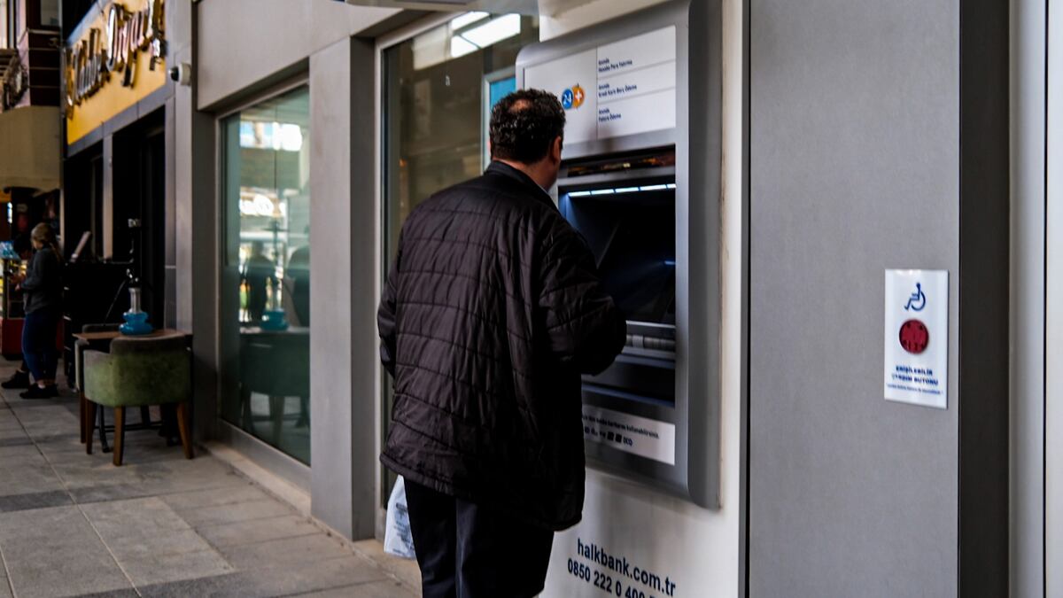 Study Shows ATM Use Decline as Consumers Opt for Digital Payment Methods