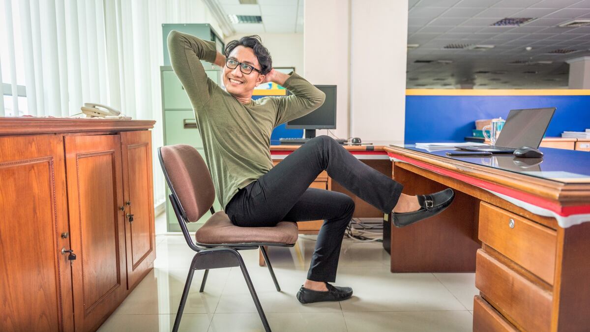 Fitness in 4: Strengethen Your Core Muscles While Sitting Down