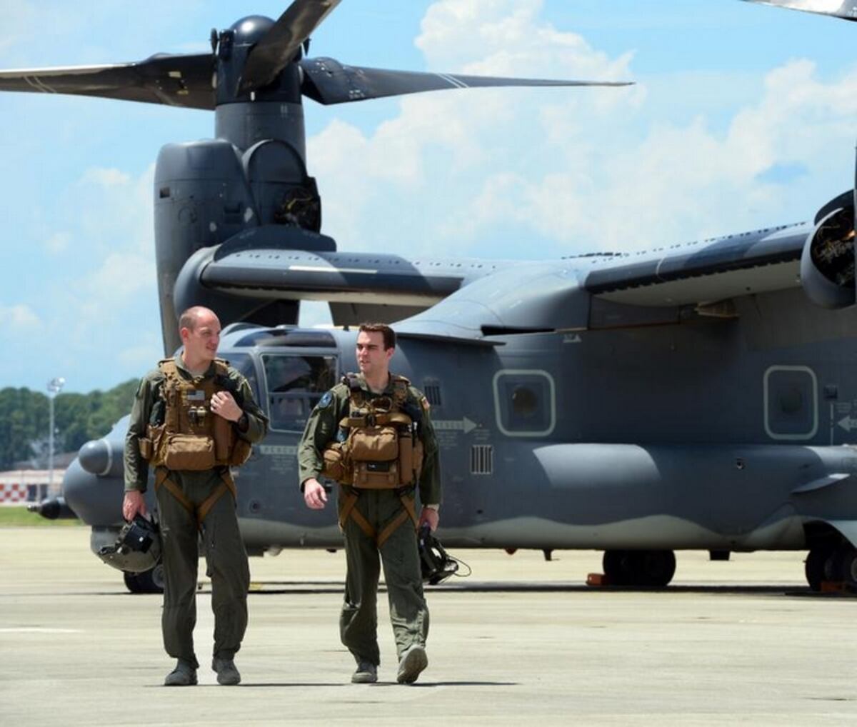 Osprey crew members recognized for actions during South Sudan ambush