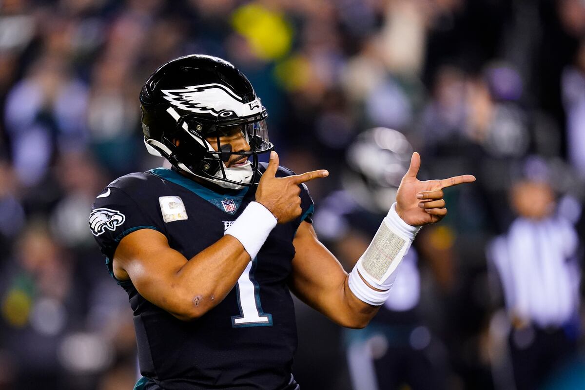 Jalen Hurts, Eagles Agree to 5-year, $255M Extension