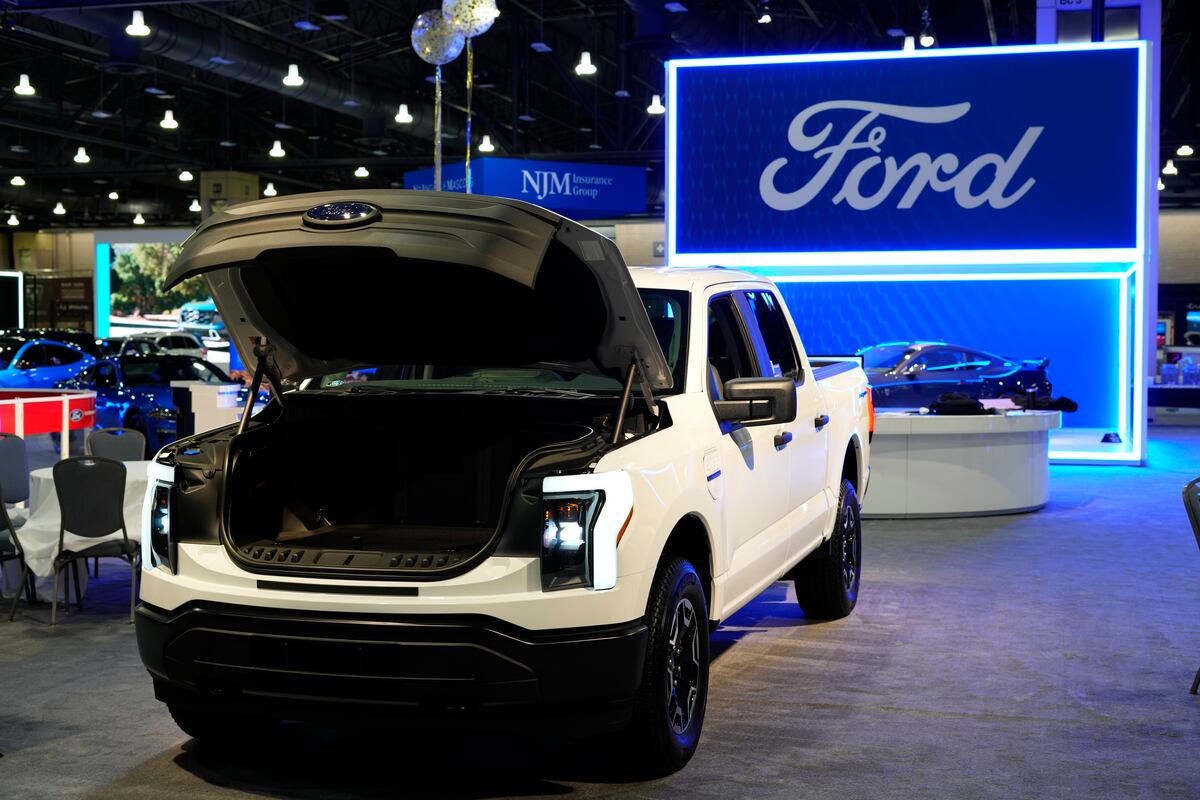 Ford Cuts Production of F-150 Lightning Electric Truck