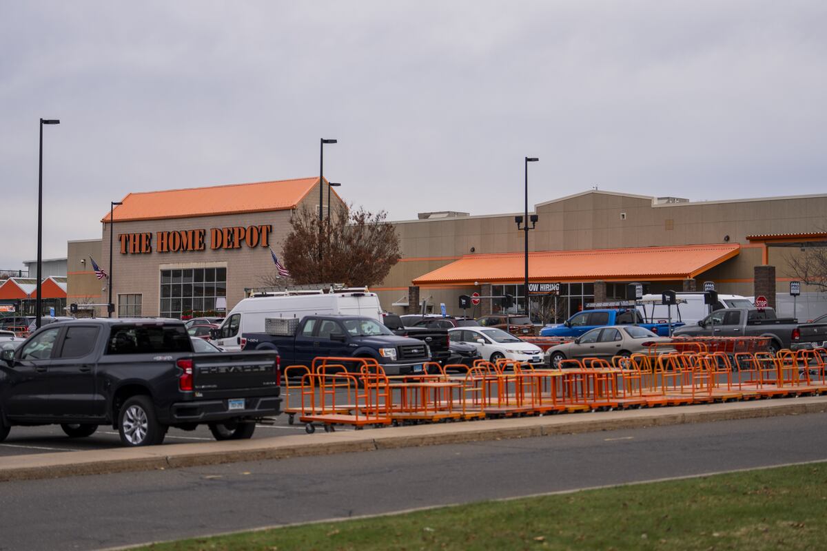 Stretching Your Dollar: Home Depot Returns With Annual Holiday Workshops