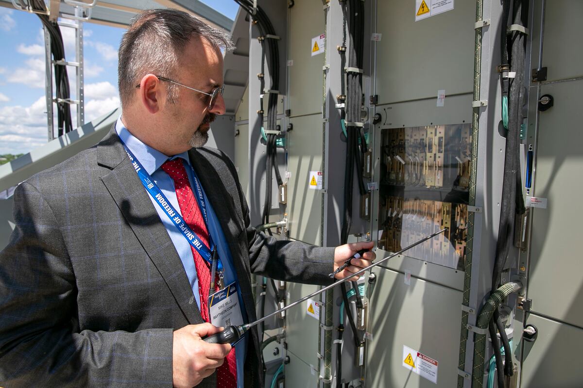 Get up close with Raytheon’s SPY-6 radar