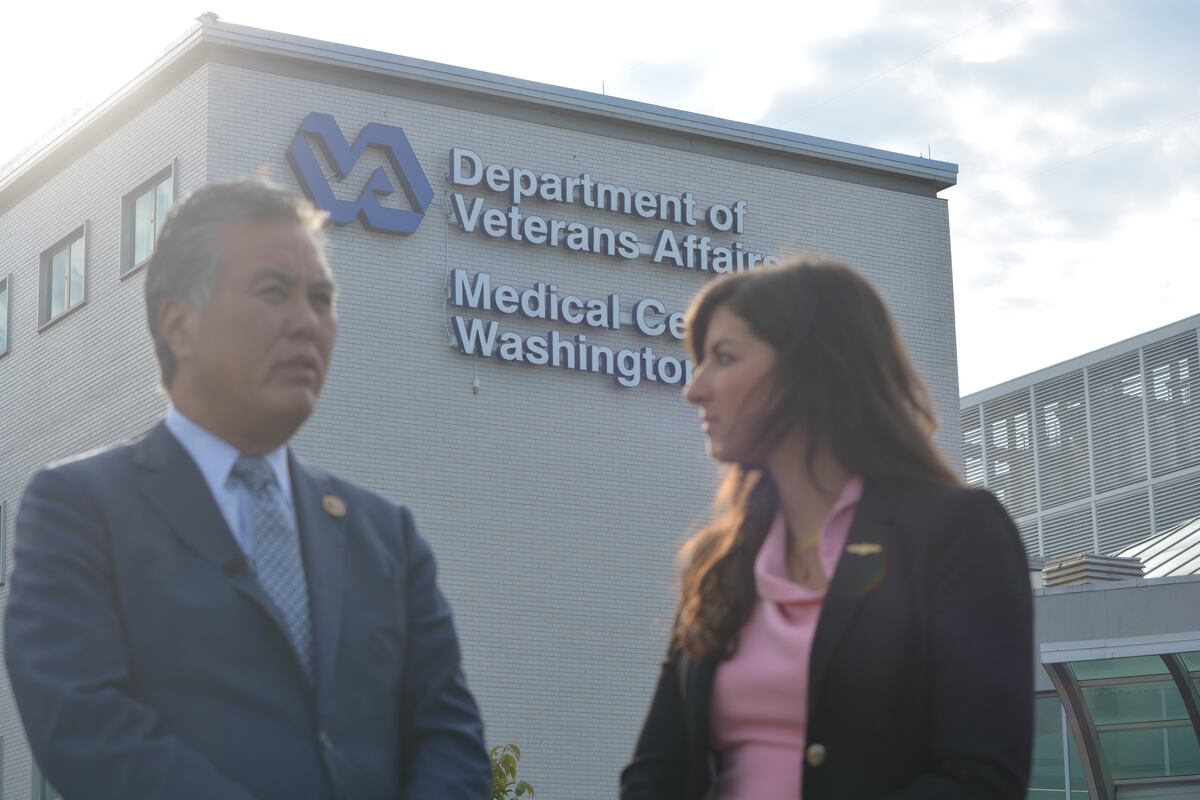 Former Top Va Leader Blasts Secretary For Ethics Lapses And Political