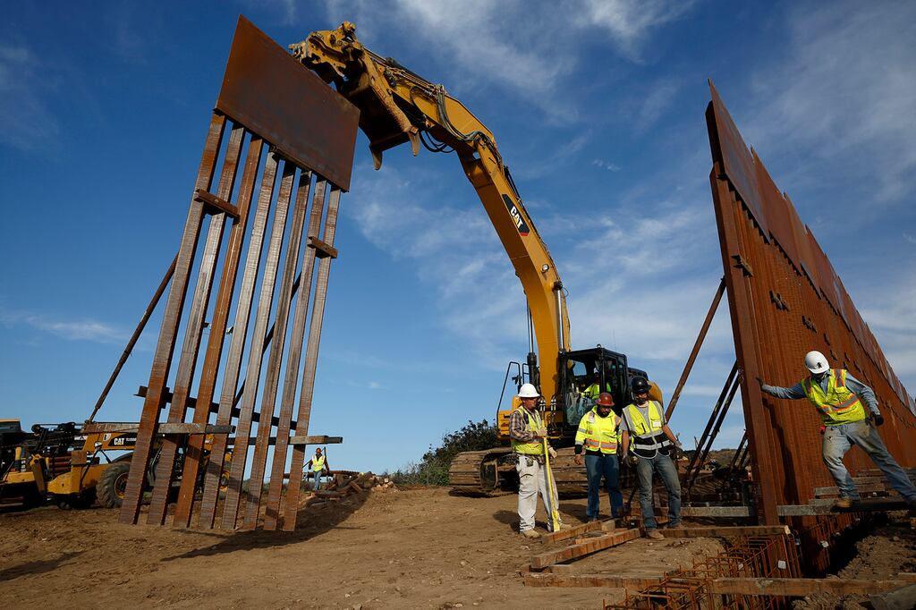 About a mile of new wall built each day along Mexico border, Pentagon says