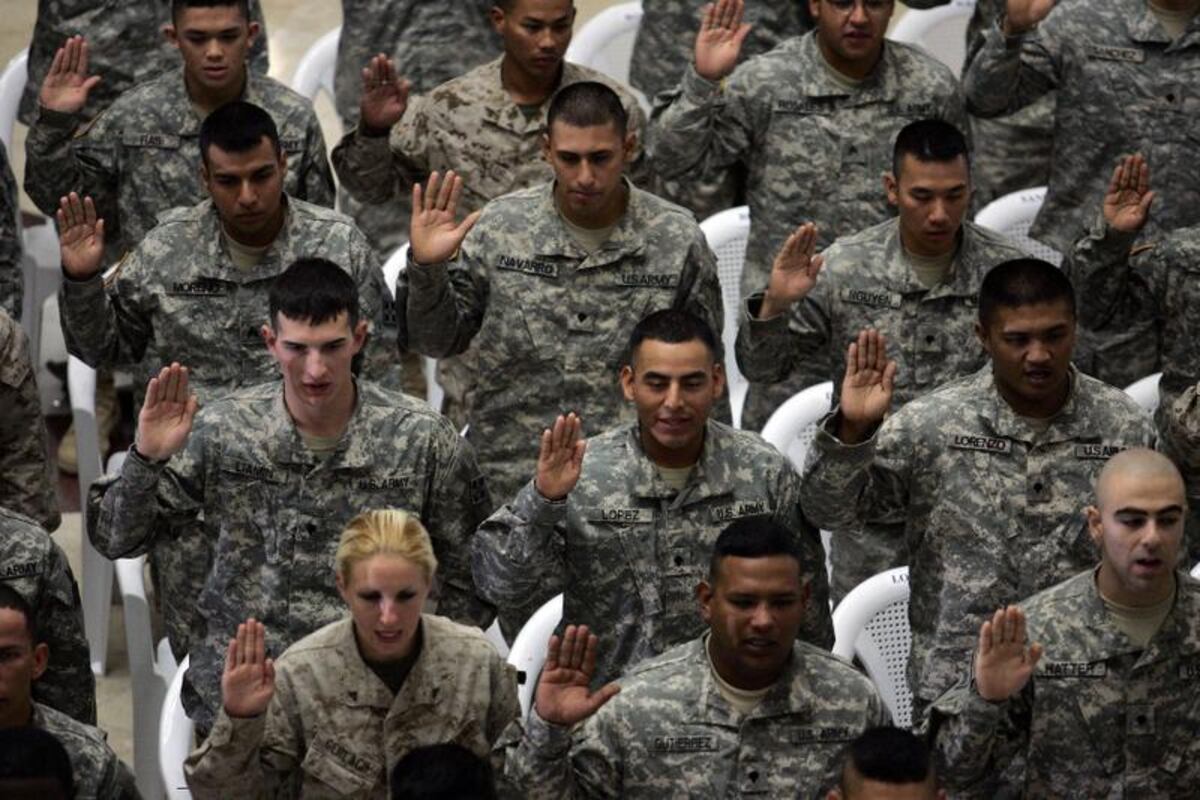 Army commanders: White men lead a diverse force