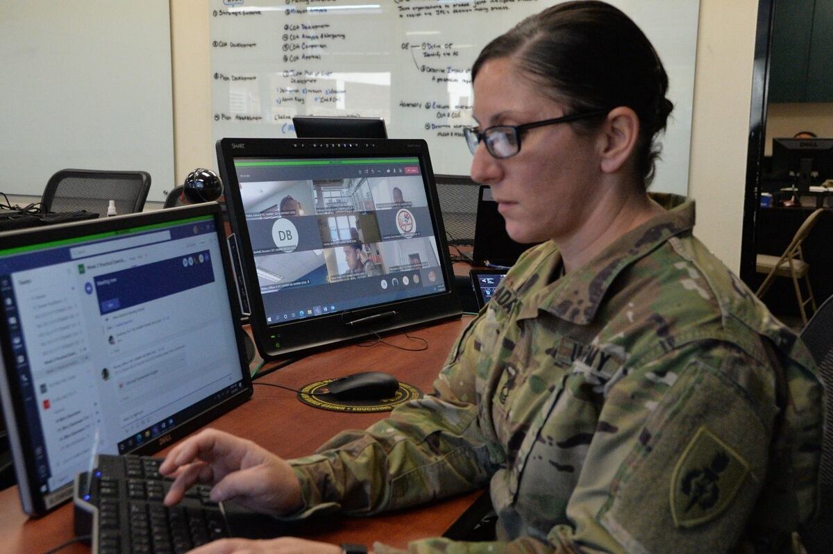 Junior enlisted troops may lose email in Army’s platform transition