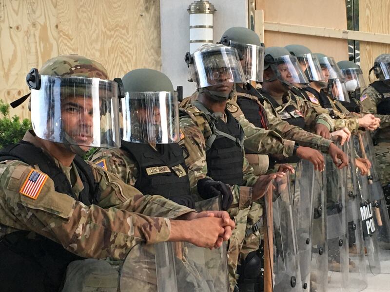 Tennessee National Guard troops lay down riot shields at protesters ...