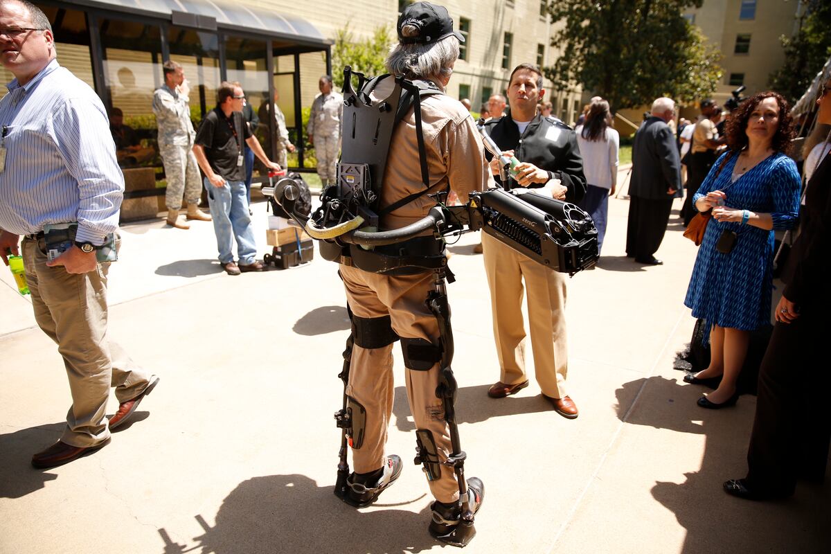 Pentagon hosts first Lab Day to highlight gadgets