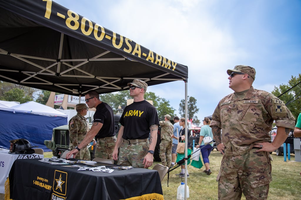 Army hits recruiting target for the first time in 2 years