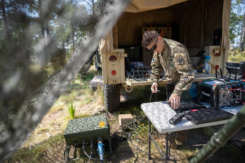 Army’s ‘Scarlet Dragon’ uses AI with Navy, Air Force and Marine assets ...