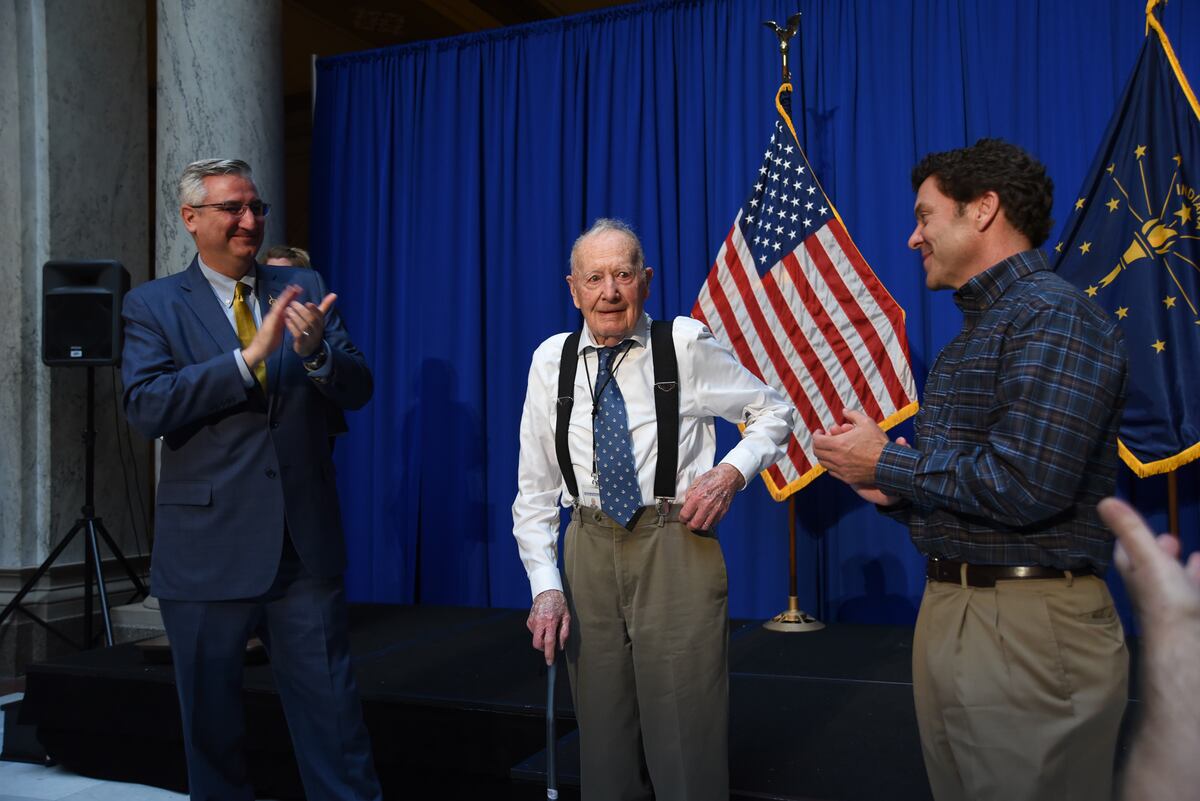 Indiana’s oldest employee, a WWII Navy vet, retires