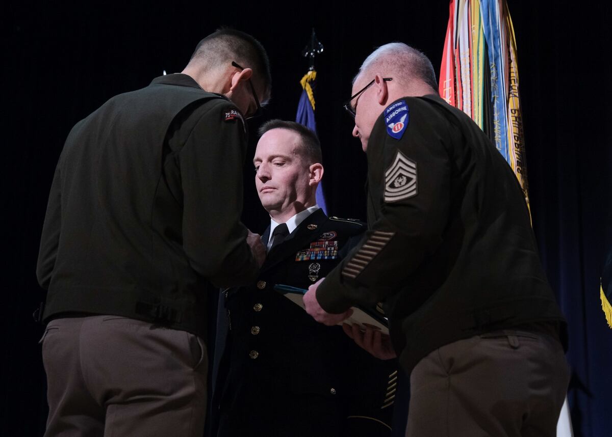 In the arms of an Arctic Angel — soldier gets Army award for heroism