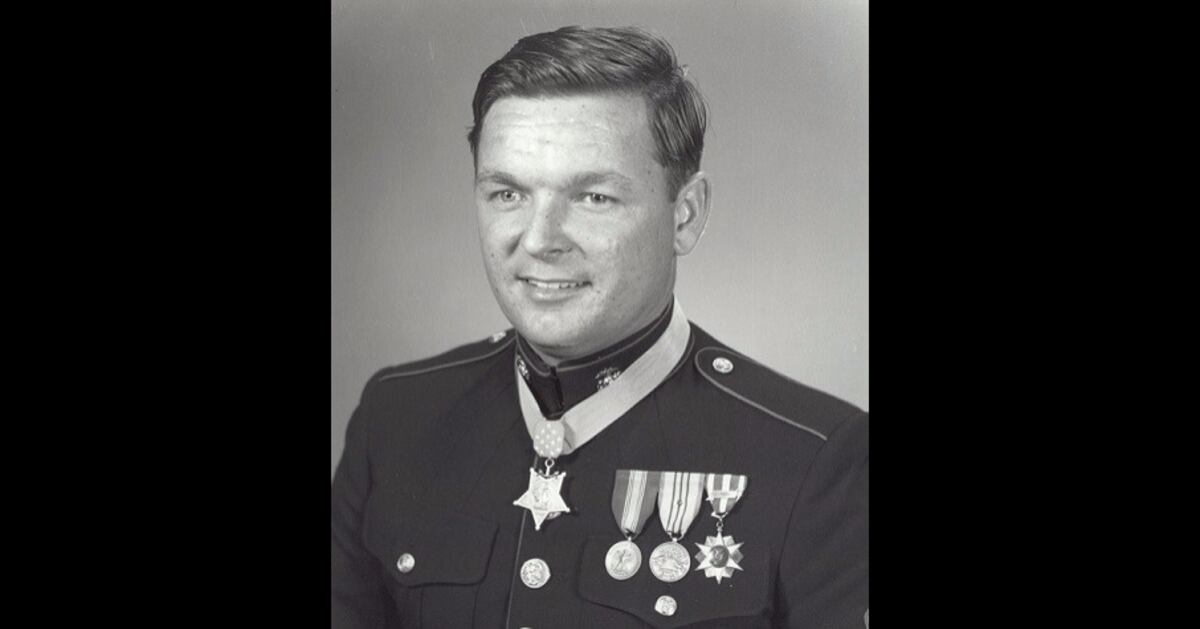 Marine who received Medal of Honor for bravery in Vietnam dies
