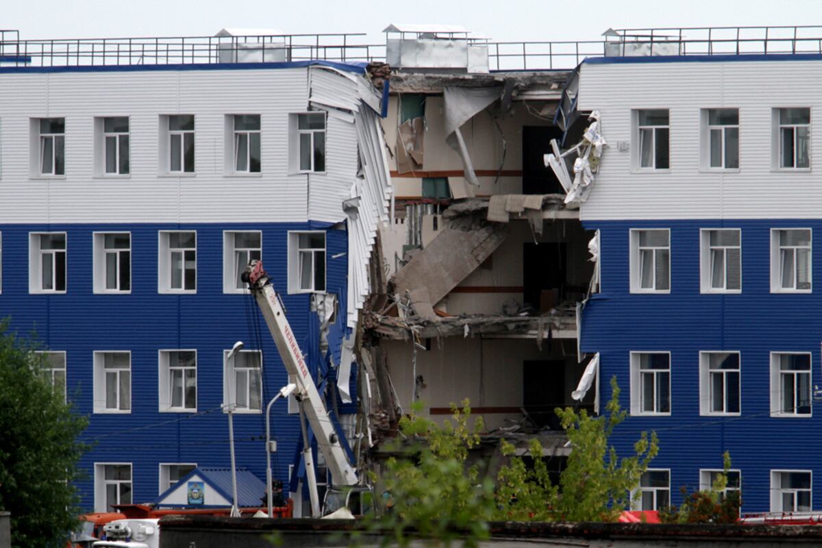 23 Dead In Russian Military Barracks Collapse