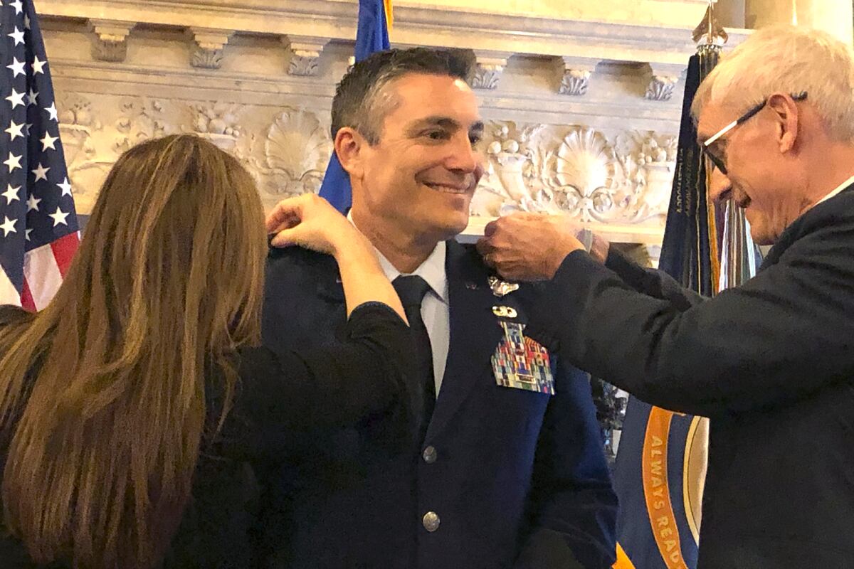 Governor swears in new Wisconsin National Guard leader
