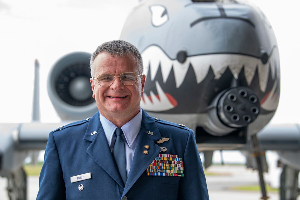 Last Air Force POW officially retires
