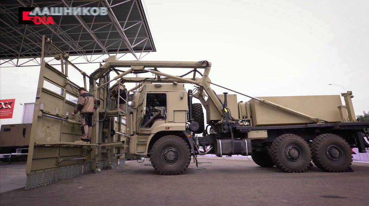 Russian Kalashnikov arms maker presents riot control vehicle