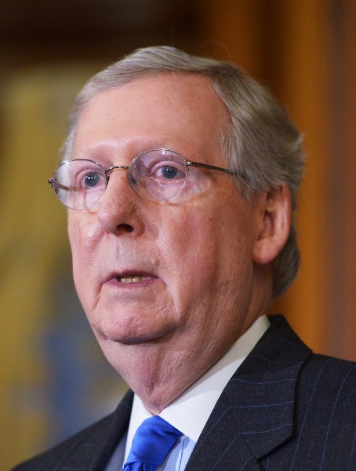 Senate Republican leader Mitch McConnell appears to freeze up again
