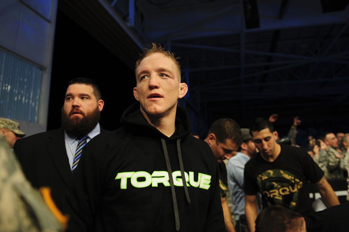 Active-duty soldier Colton Smith signs new MMA deal