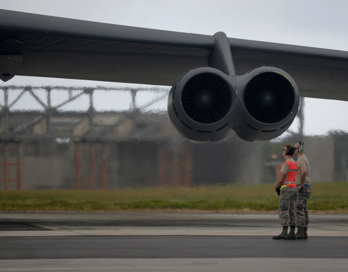 US Air Force glides toward B-52 engine replacement plan