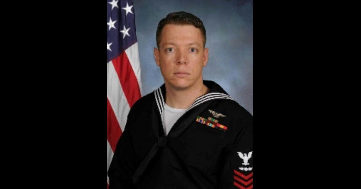 Navy chief dies in accident while on leave
