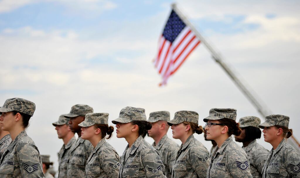 Panel to recommend making women register for the draft