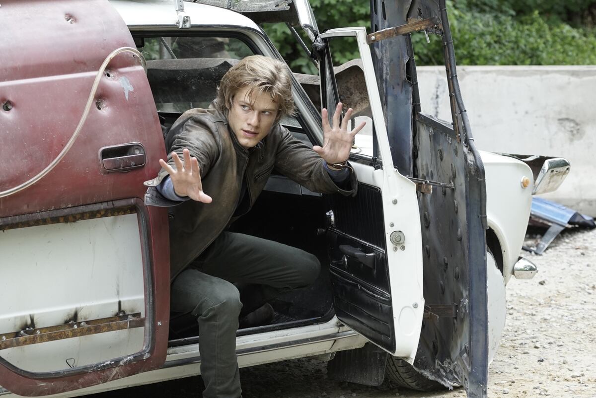 Army brat Lucas Till takes over title role in 'MacGyver' reboot