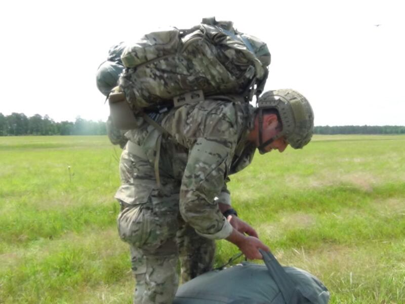 Airborne Rangers test new civilian rucksack designed for parachute ...