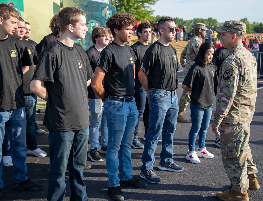 Army misses recruiting goal by 15,000 soldiers