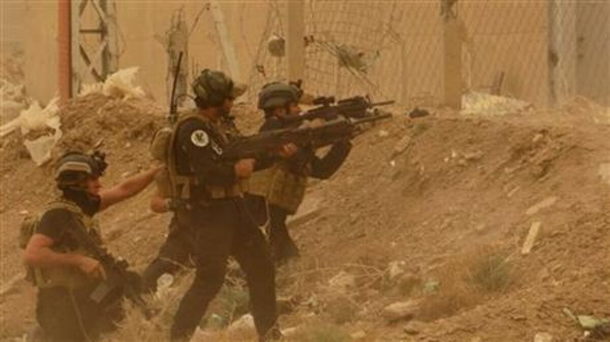 IS group seizes government compound in Iraq's Ramadi