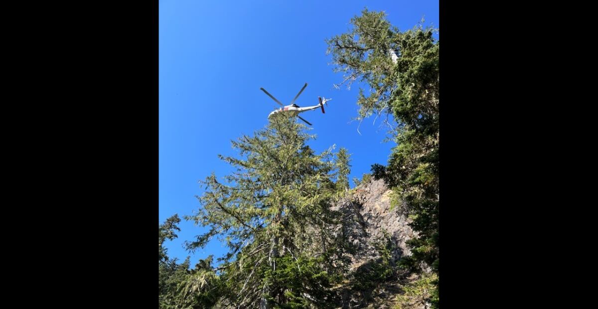 Navy search and rescue team saves stranded hunter in Washington