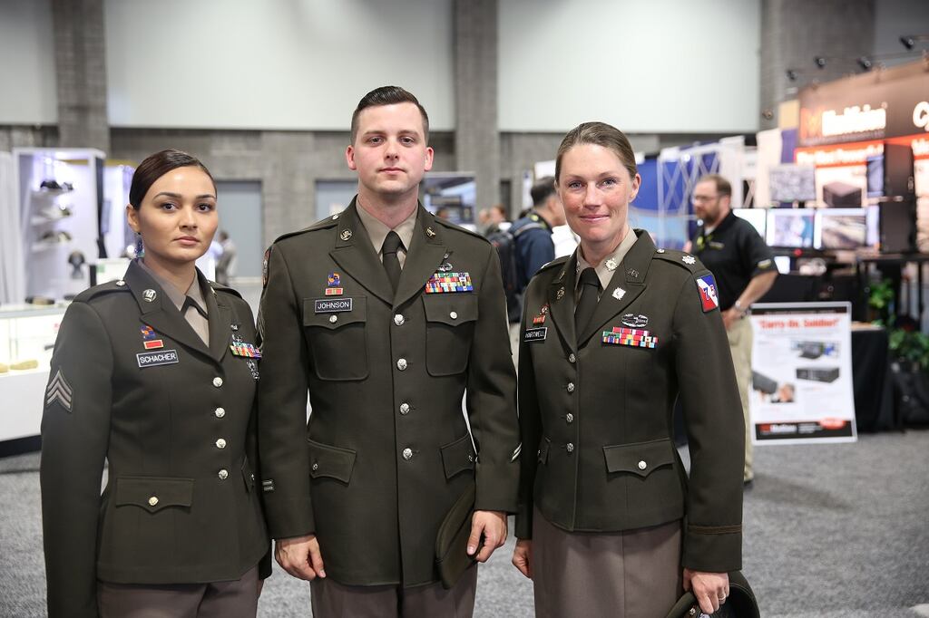 'Pinks and greens' are the throwback jersey the Army needs