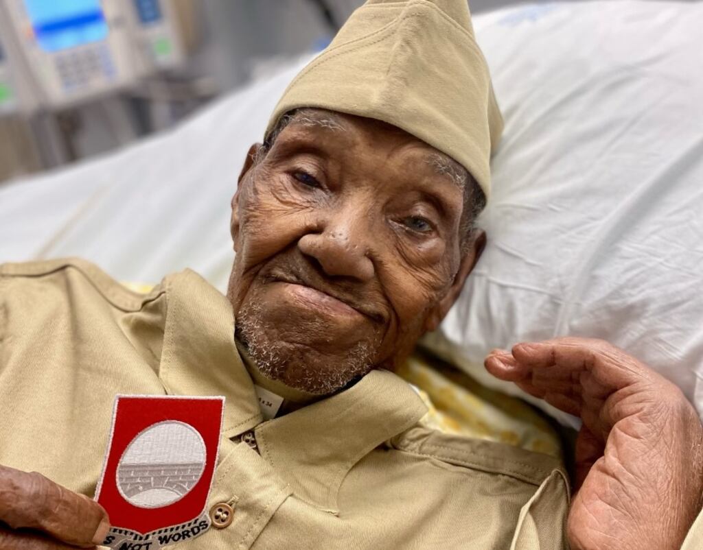 Oldest WWII veteran remembered in museum service